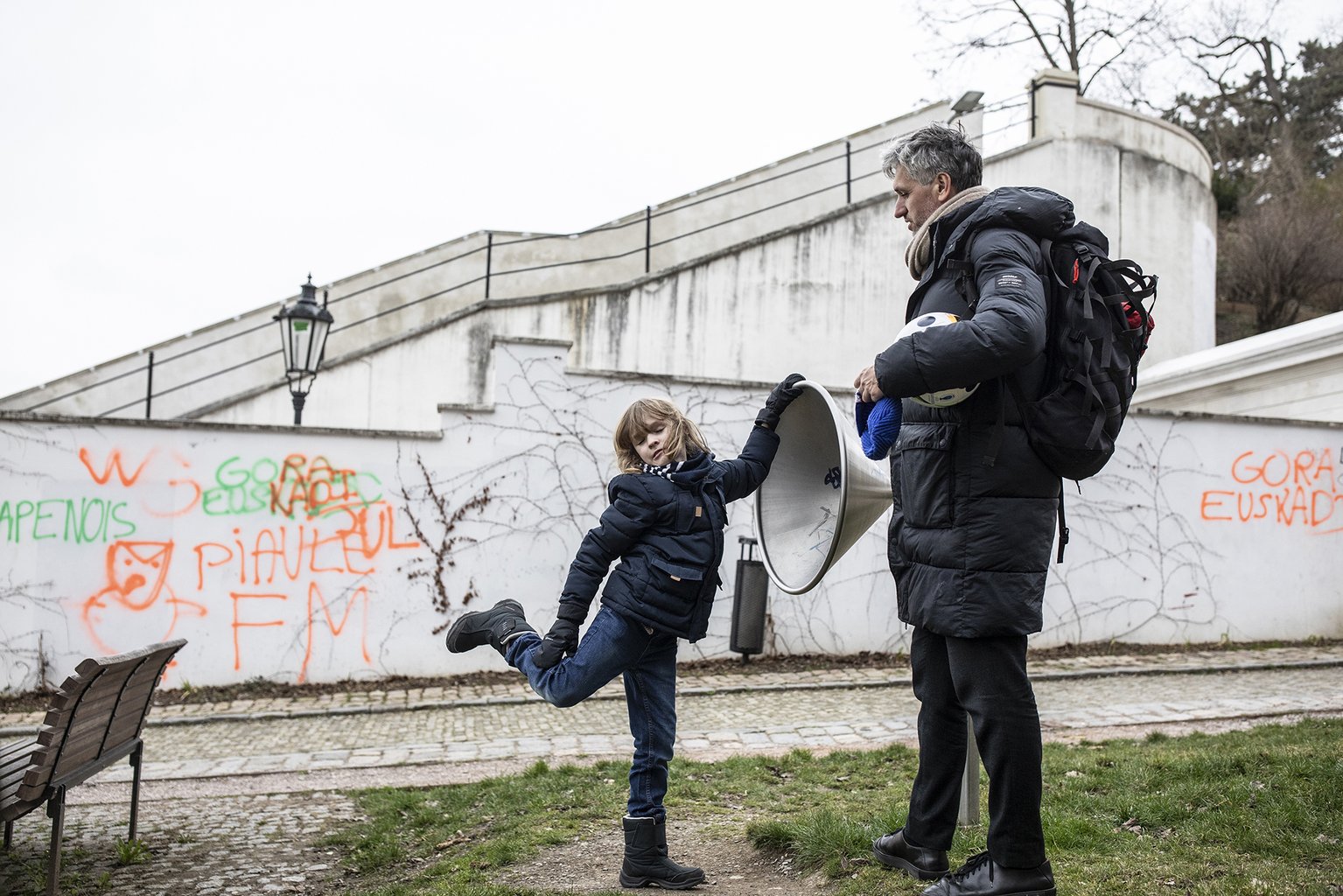 Pozor! Dítě ve městě • RESPEKT 10/2024 • RESPEKT