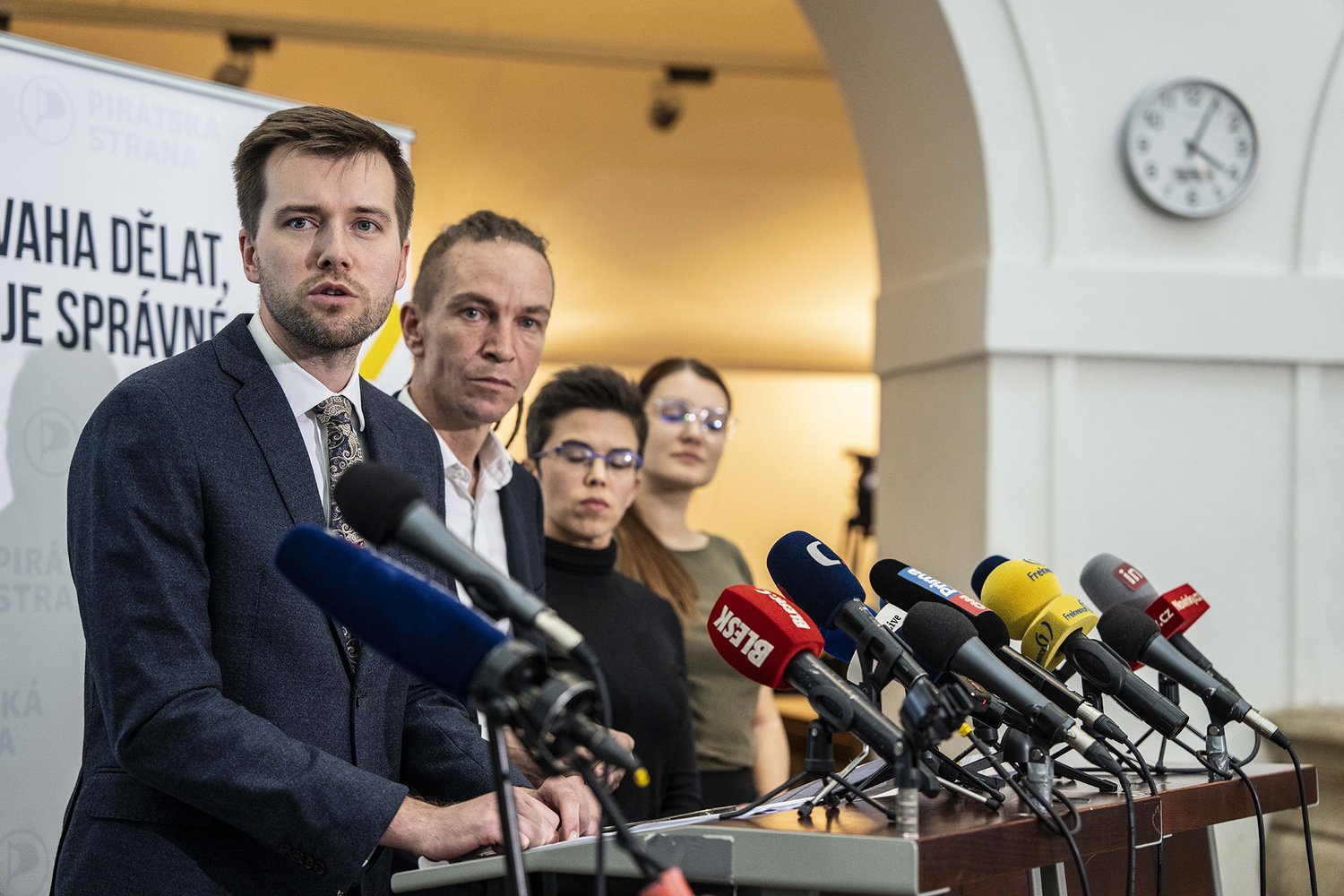 Piráti rozhodnou, jestli se jejich tváří pro volby stane Hřib, nebo ...