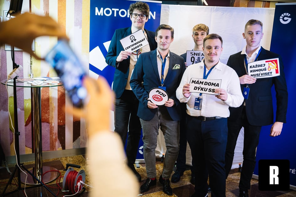 Budou kňučet, budou ječet! Ale vy budete mučedníci • RESPEKT