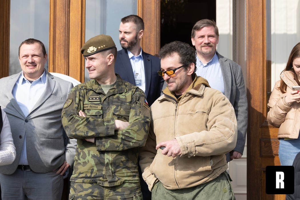 Drony pro Ukrajinu: Zneužívání armády, nebo účelový útok ministryně na ...