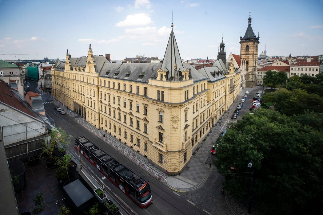 Všichni řeší platy soudců. Ale co jejich asistenti a další zaměstnanci ...