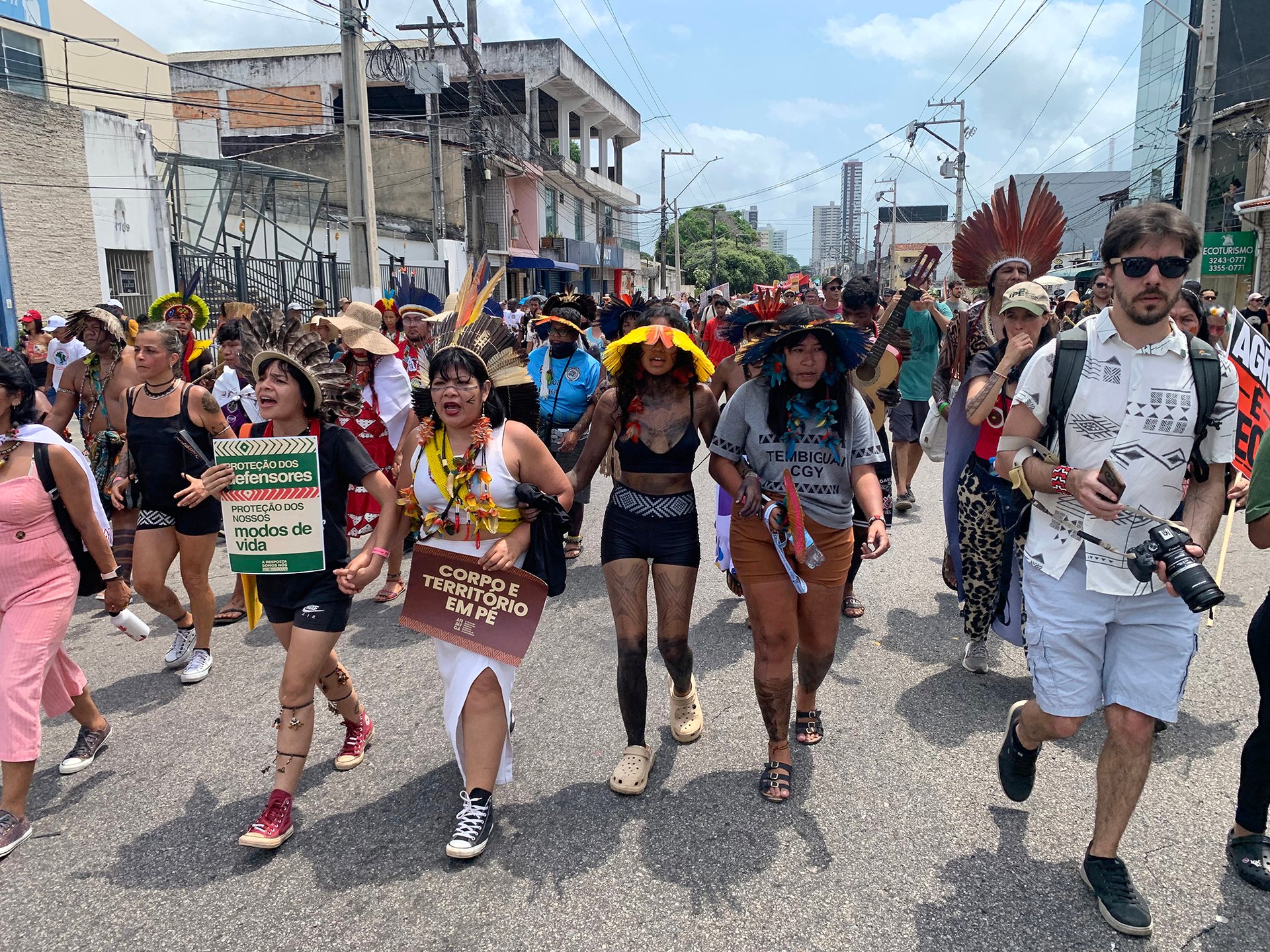 I vy prales potřebujete, vzkazují do Evropy původní obyvatelé Amazonie ...